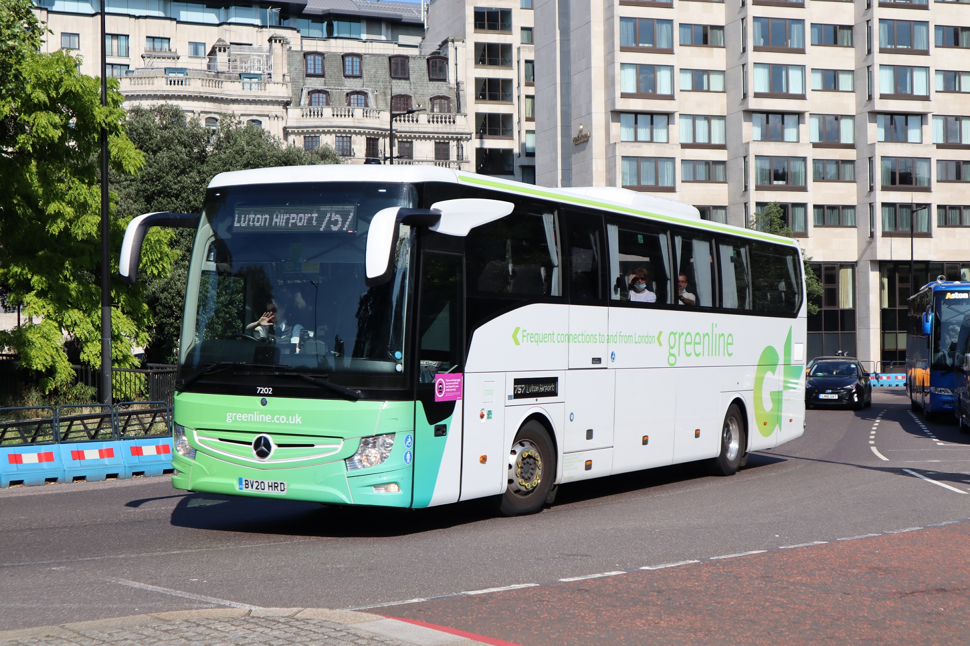 Arriva retains Greenline 757 coach contract for at least five years ...